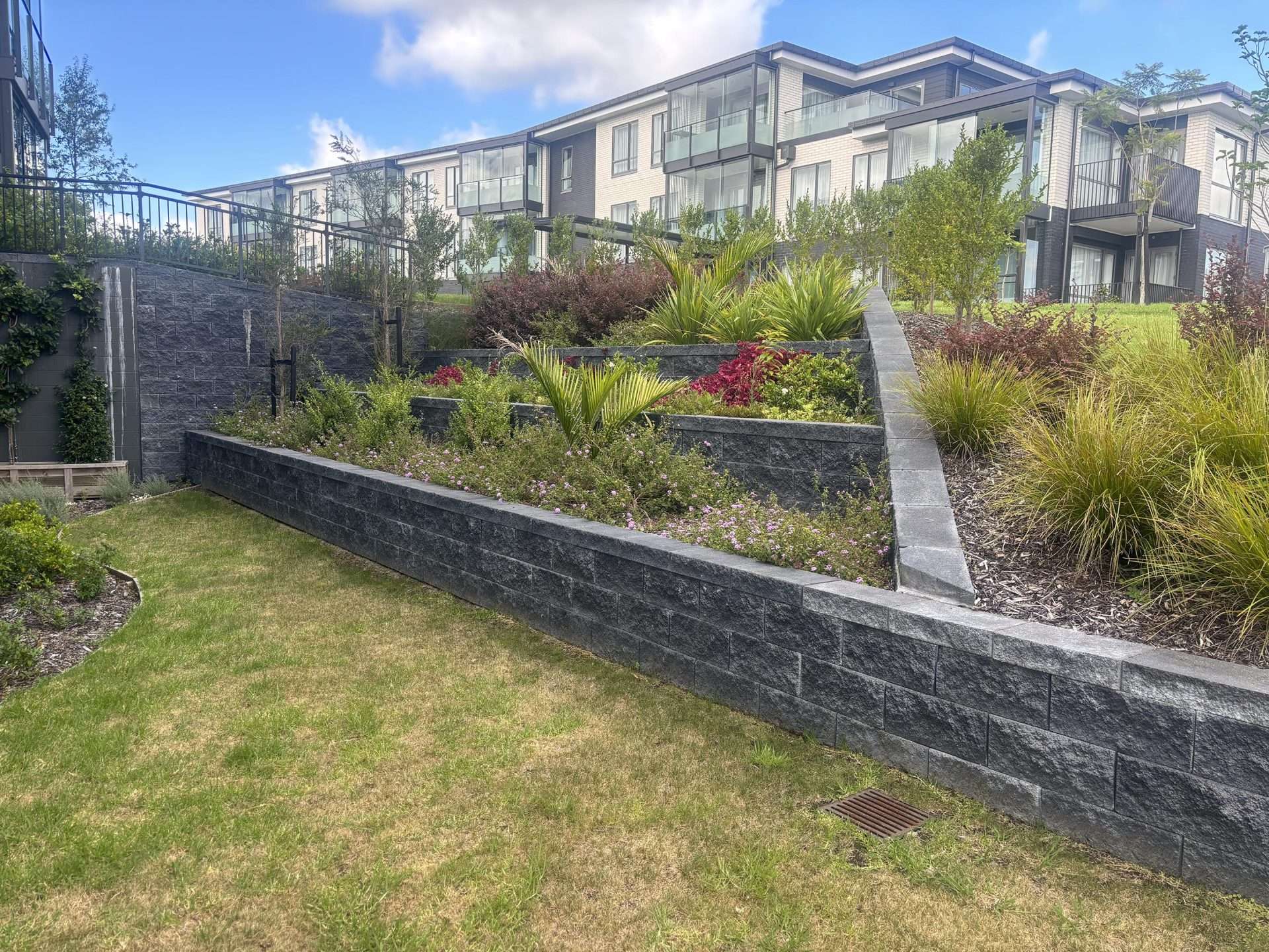 Retaining Walls - A1 Cobble and Concrete
